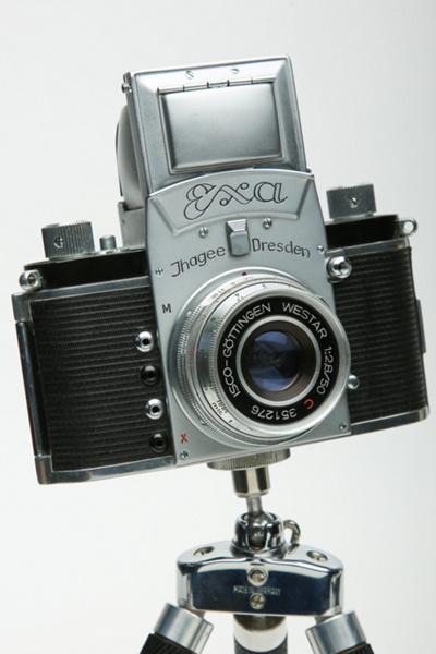 Acme Camera Co. Vintage Exa Jhagee Film Camera | Urban Outfitters