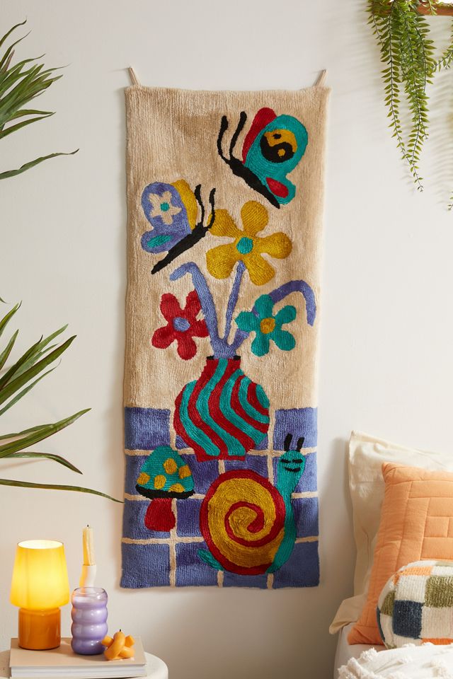 Trippy Friends Tufted Tapestry | Urban Outfitters