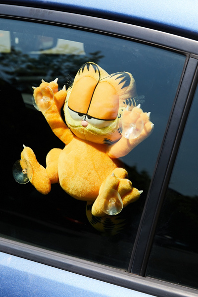 Kidrobot Garfield Window Clinger Plushie | Urban Outfitters Canada