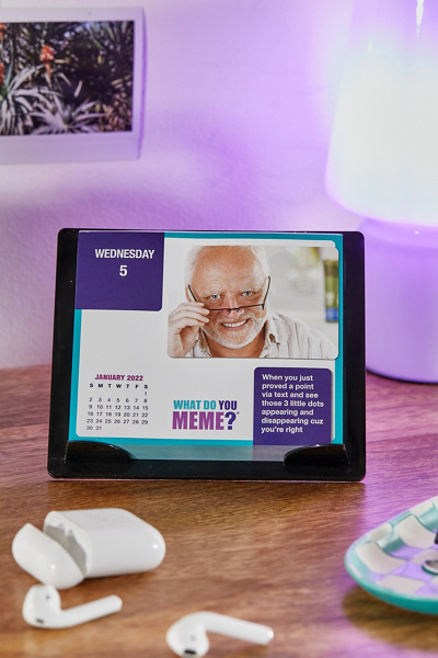 What Do You Meme 2022 Desk Calendar | Urban Outfitters
