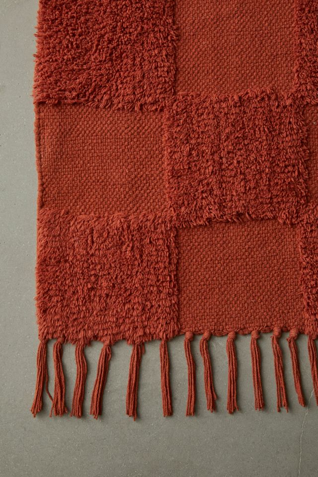 Checkerboard Hilo Minimal Tufted Rug | Urban Outfitters