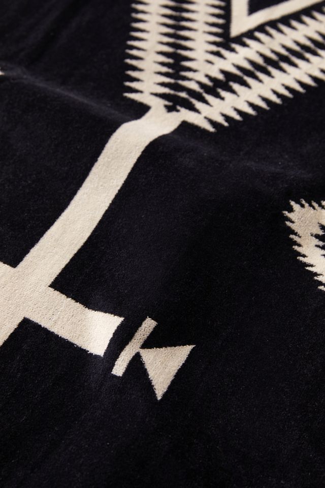 Pendleton Los Ojos Beach Towel | Urban Outfitters