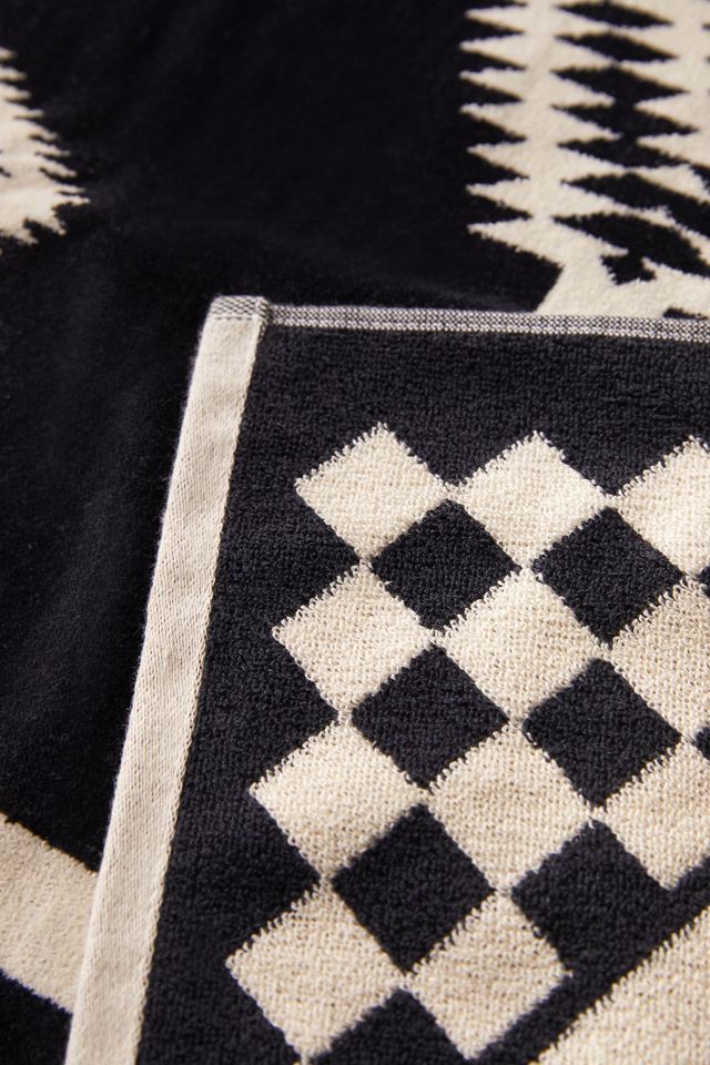 Pendleton Los Ojos Beach Towel | Urban Outfitters