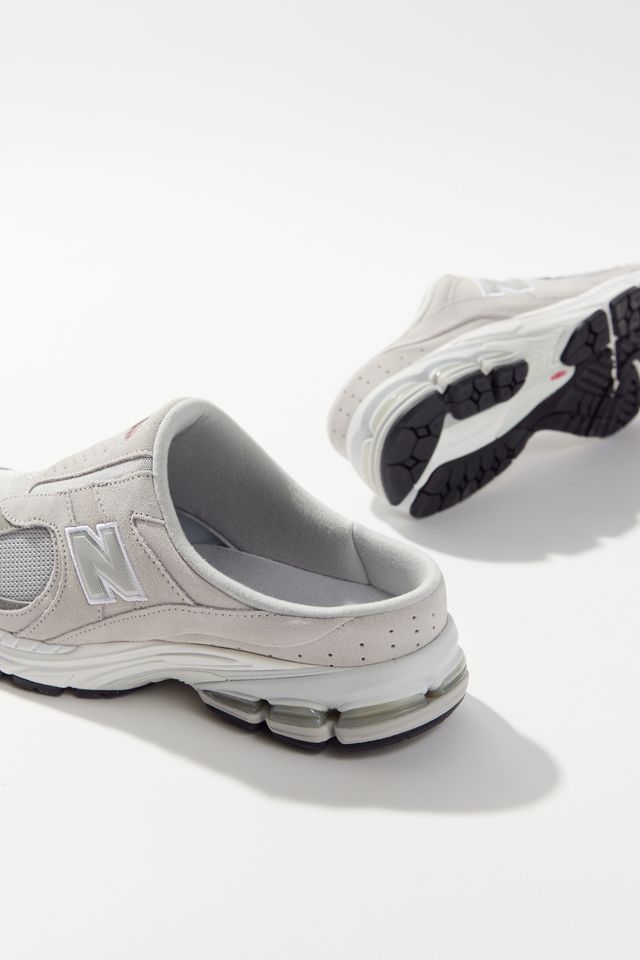 New Balance 2002RM Sneaker Mule | Urban Outfitters