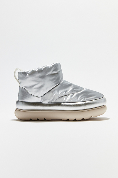 UGG Classic Maxi Mini Ankle Boot | Urban Outfitters