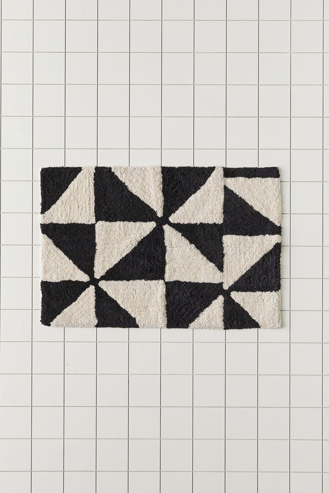 Pinwheel Bath Mat | Urban Outfitters