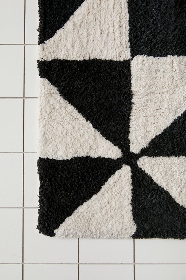 Pinwheel Bath Mat | Urban Outfitters