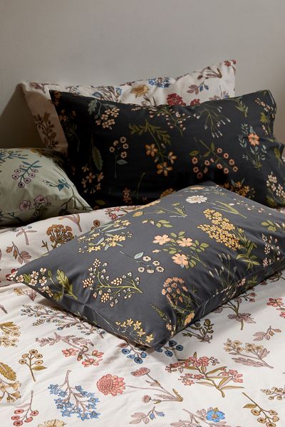Bed Sheets: Patterned, Printed, + More | Urban Outfitters