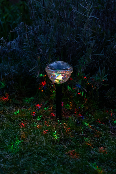 Brookstone 2-In-1 Color-Changing Solar Stake And Floating Pool Light ...