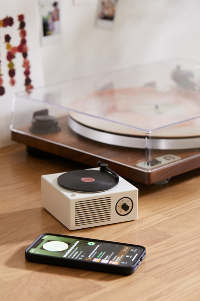 UO Exclusive Wireless Mini Turntable Speaker | Urban Outfitters