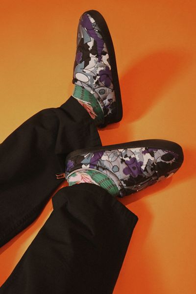 Men's Slippers | Urban Outfitters
