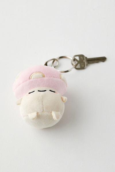 Smoko Mushroom Plushie Keychain | Urban Outfitters