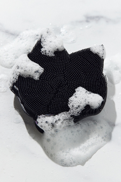 Black Wolf Body Scrubber | Urban Outfitters Canada