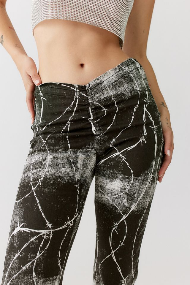 BDG Printed Ruched V-Front Flare Jean | Urban Outfitters