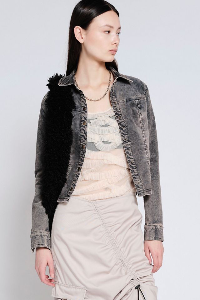 UO Spencer Denim Fitted Button-Down Shirt | Urban Outfitters