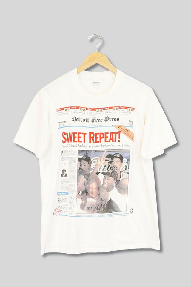 Vintage 1990 Detroit Free Press Newspaper T Shirt | Urban Outfitters