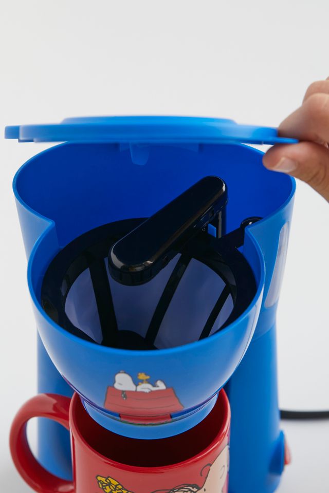 Peanuts Single Cup Coffee Maker Gift Set | Urban Outfitters