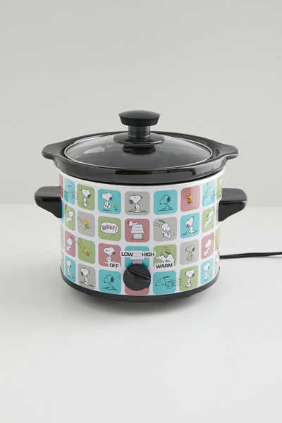 Peanuts Snoopy Slow Cooker | Urban Outfitters