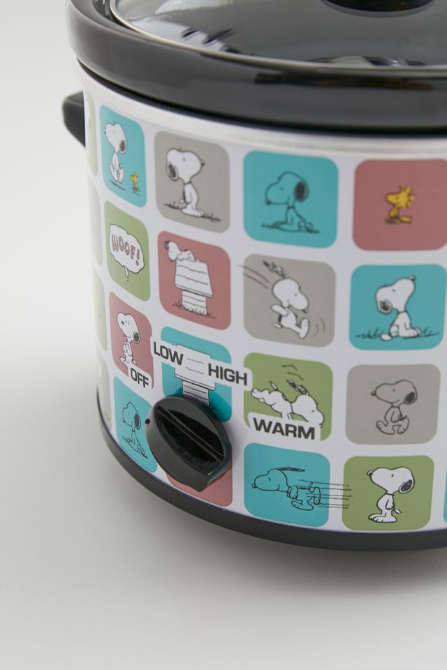 Peanuts Snoopy Slow Cooker | Urban Outfitters Canada