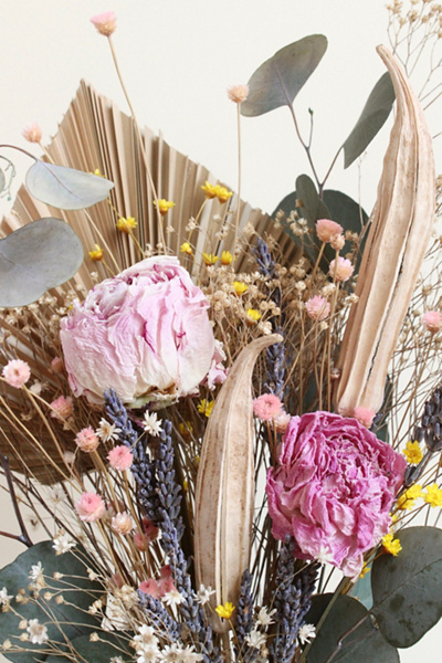 Roxanne’s Dried Flowers Garden Grown DIY Bouquet Kit | Urban Outfitters
