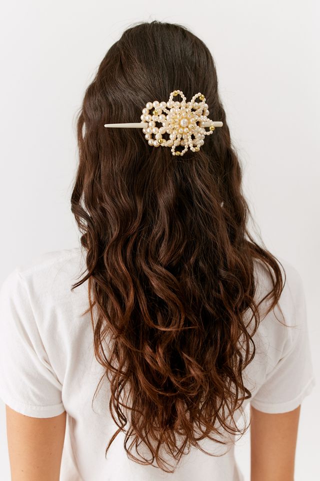 Urban Renewal Vintage Pearl Flower Hair Pin | Urban Outfitters Canada