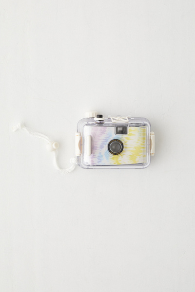 Sunnylife Underwater Sea Seeker Retro Strawberry Camera | Urban Outfitters