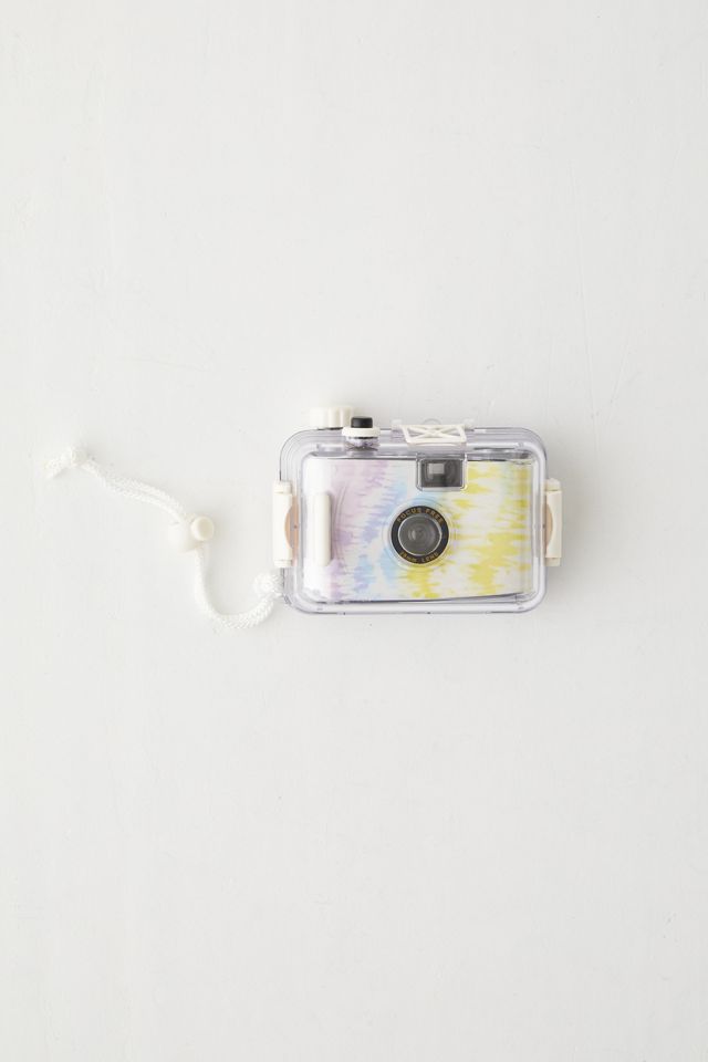 Sunnylife Underwater Sea Seeker Retro Strawberry Camera | Urban Outfitters