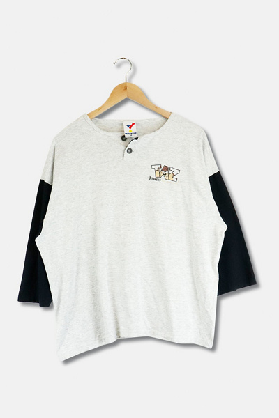 Vintage 1993 Quarter Button Up Taz 3/4 Length Shirt | Urban Outfitters