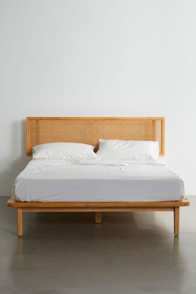 Marte Minimal Platform Bed