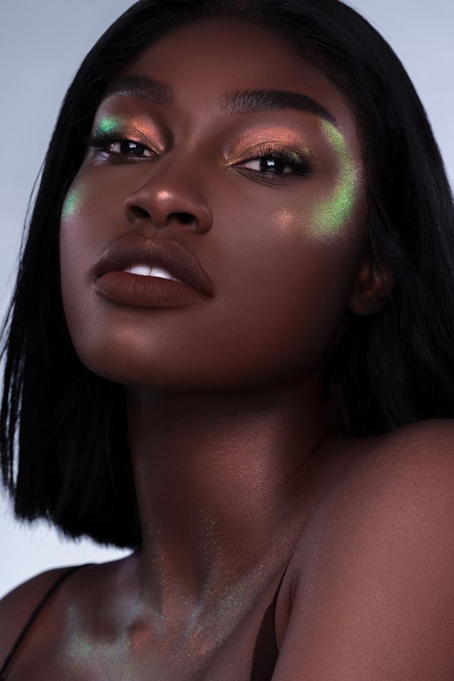 Kaleidos Makeup Space Age Multichrome Highlighter | Urban Outfitters