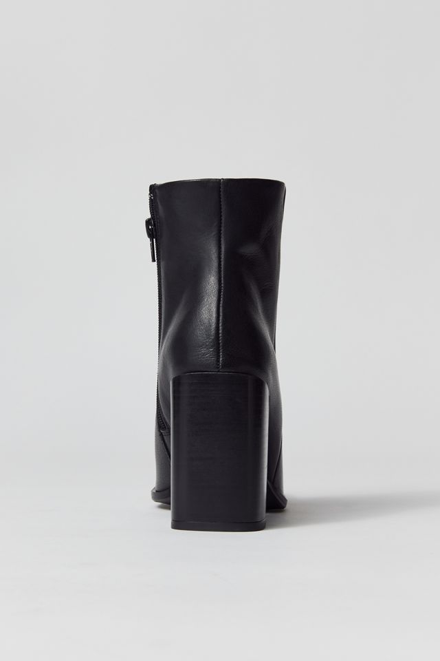 Intentionally Blank Passage Boot | Urban Outfitters