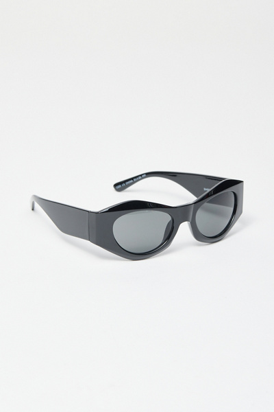 Carmen Bug Wrap Sunglasses | Urban Outfitters Canada
