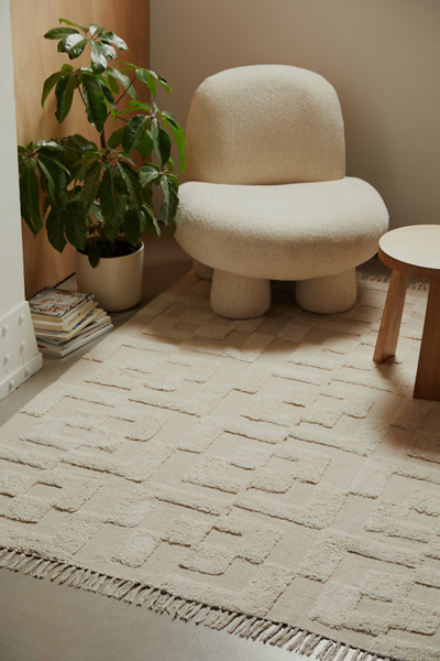 Evertt Hilo Tufted Rug | Urban Outfitters