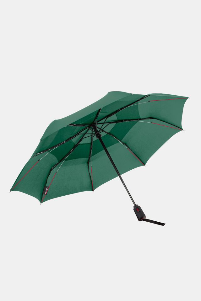 Shedrain Vortex 43" Compact Umbrella | Urban Outfitters