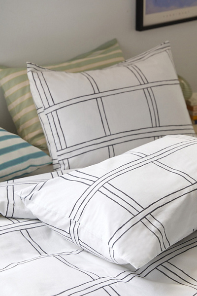 Washed Cotton Wiggle Grid Sham Set | Urban Outfitters