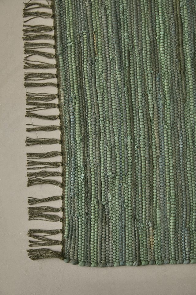 ReMADE By UO Remnants Solid Chindi Rug | Urban Outfitters