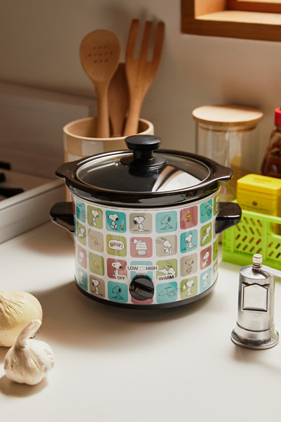 Peanuts Snoopy Slow Cooker | Urban Outfitters