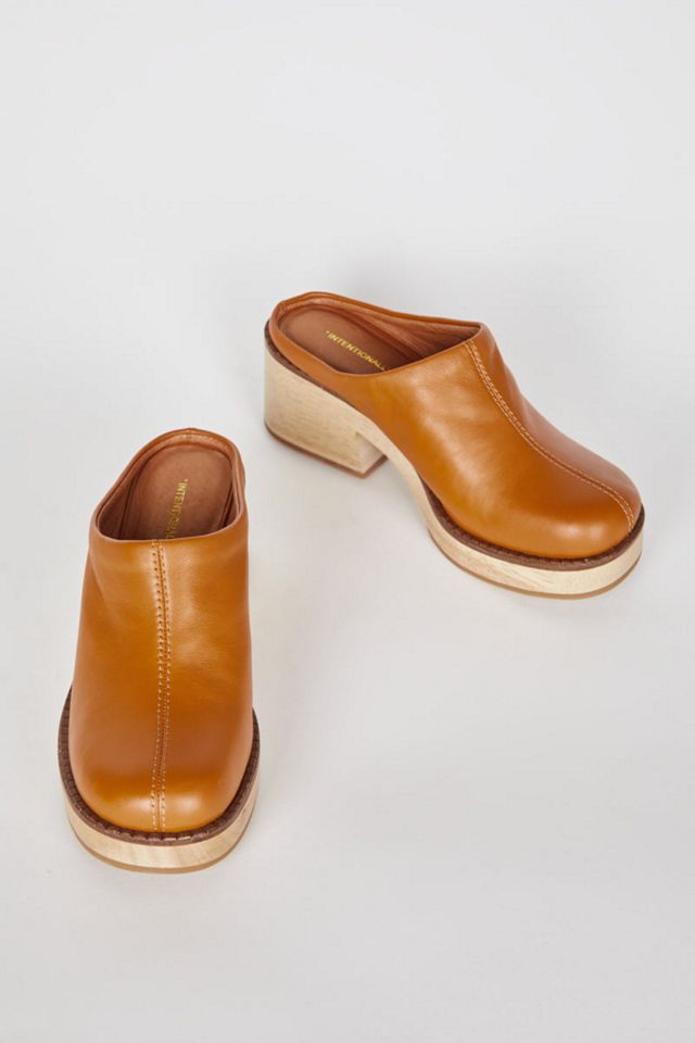 Intentionally Blank Tides Leather Clog | Urban Outfitters