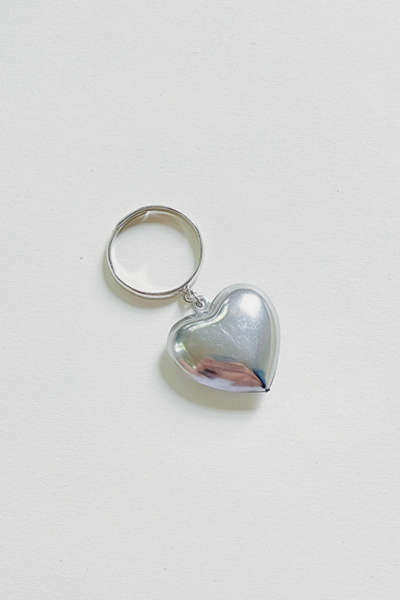 Blo_oberry Dangle Charm Ring | Urban Outfitters