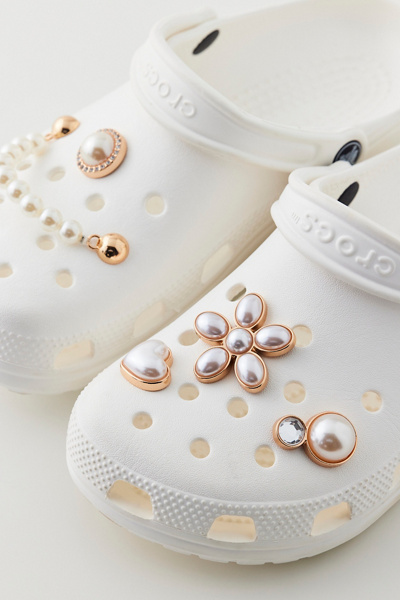 Crocs Dainty Pearl Jibbitz Shoe Charm Set | Urban Outfitters