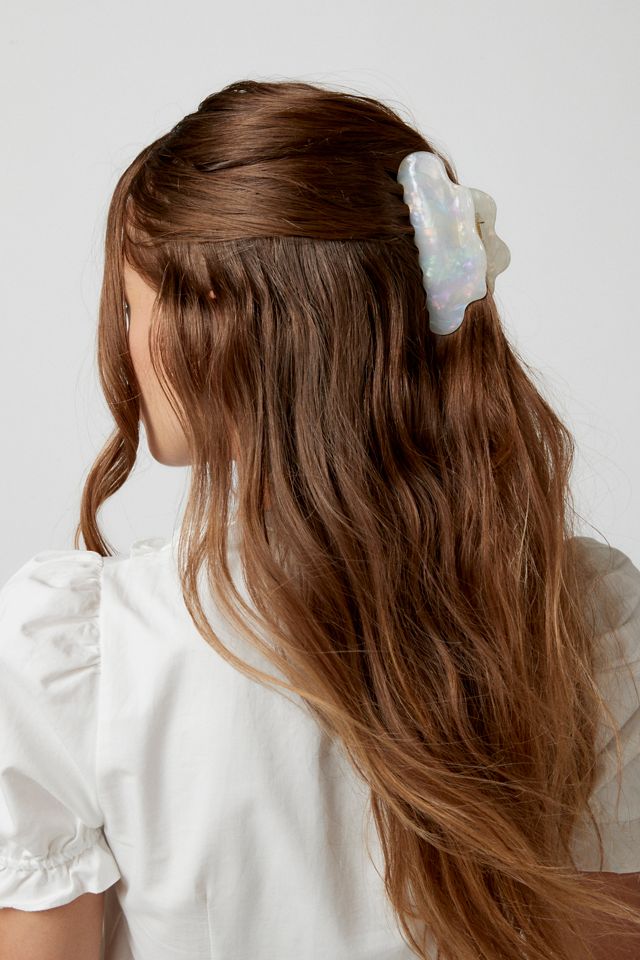 Harlow Medium Resin Claw Clip | Urban Outfitters