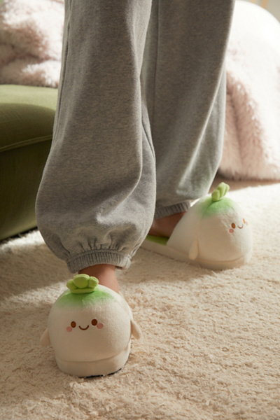 Smoko Midori Daikon Plushie Slipper | Urban Outfitters
