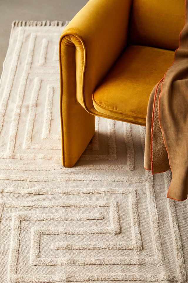 Labyrinth Hilo Tufted Rug | Urban Outfitters