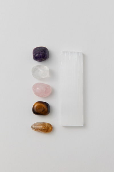 Conscious Items The Healing Crystal Starter Kit | Urban Outfitters