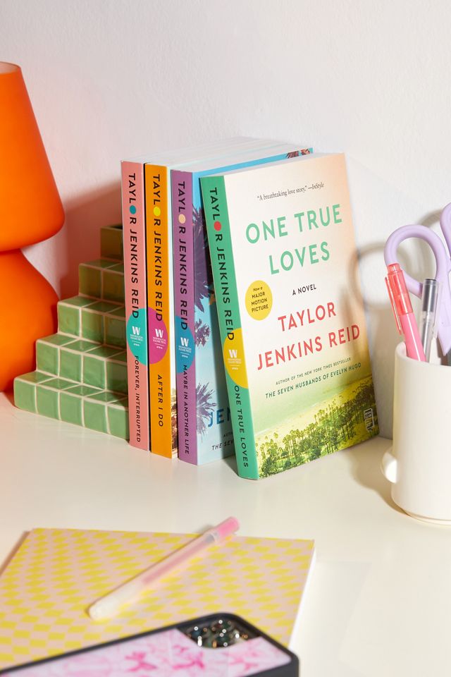 Taylor Jenkins Reid Boxed Set | Urban Outfitters Taylor Jenkins Reid Boxed Set | Urban Outfitters