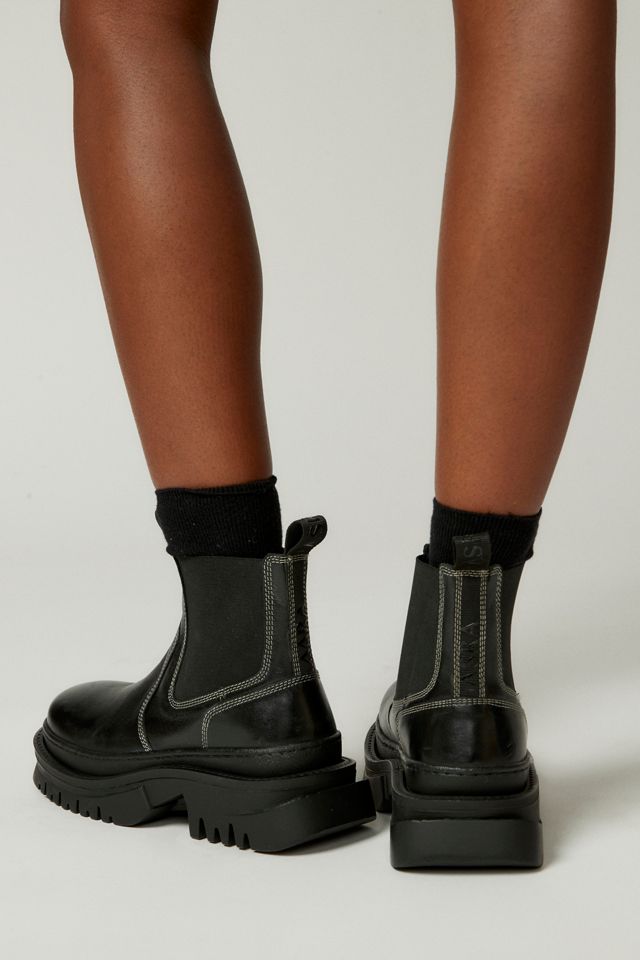 ASRA London Rene Chelsea Boot | Urban Outfitters