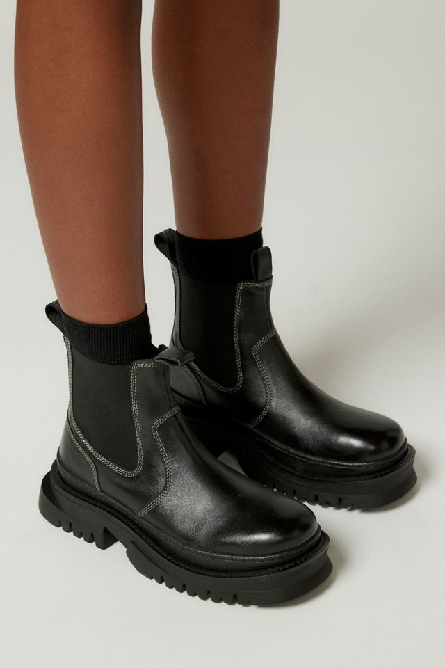 ASRA London Rene Chelsea Boot | Urban Outfitters