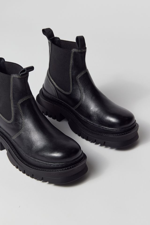 ASRA London Rene Chelsea Boot | Urban Outfitters