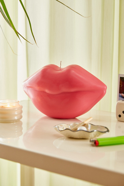 Davie Ocho Lips Candle | Urban Outfitters