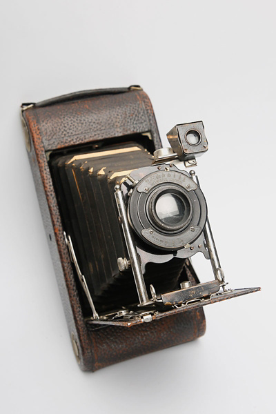Acme Camera Co. Vintage Seneca 3A Folding Camera | Urban Outfitters